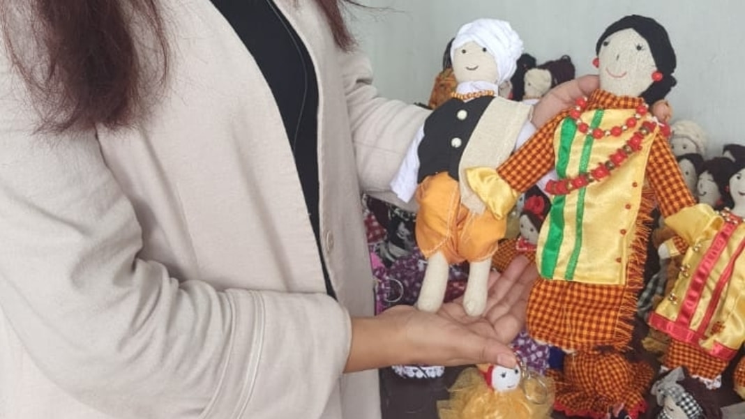 Pnar jatni putula tarianiko jasana skie on•a