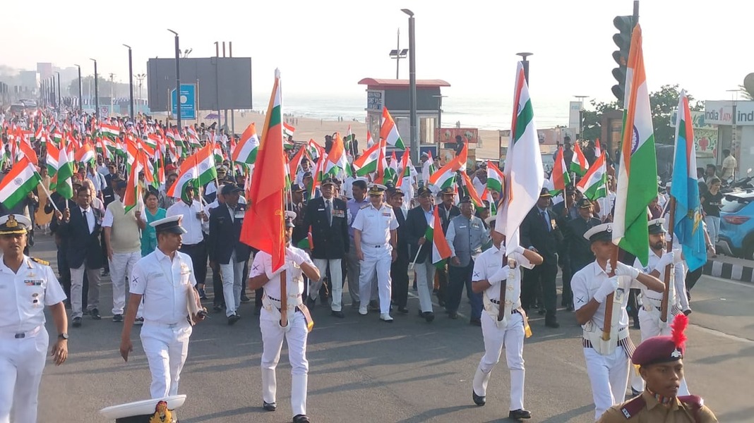 Vishakapatnam-o Armed Forces Veterans Day Parade-ko ong·ata