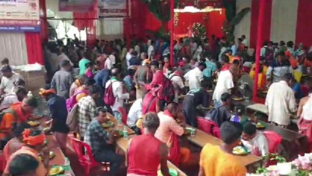 Food, Faith and Service: volunteers step up as Ambubachi pilgrims flood ...